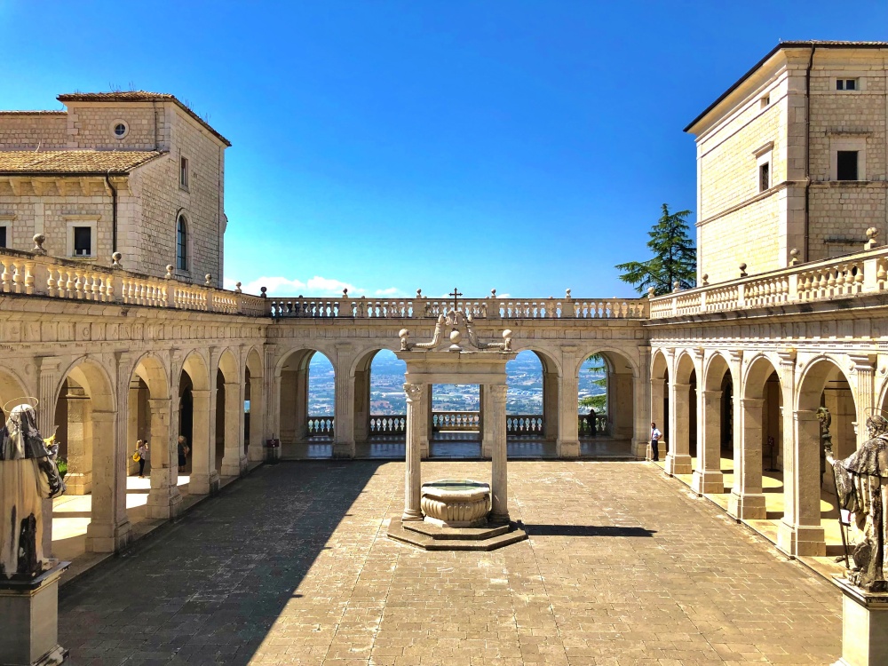 Könyvklub: Villa Abbázia - Womagic